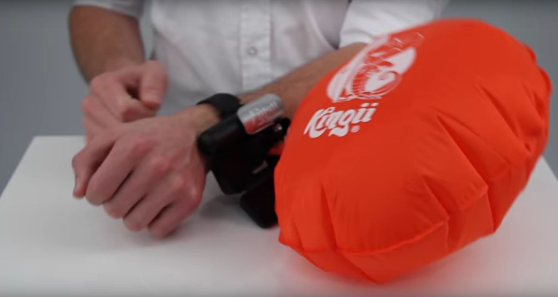 Kingii Wearable - The smallest inflatable blacelet in the world